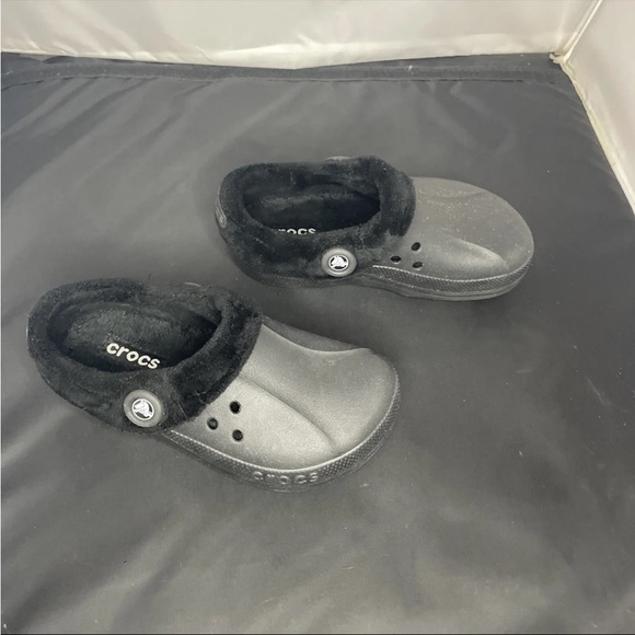 CROCS | Shoes | Crocs Black Faux Fur Lined Dual Comfort Shoes Classic ...